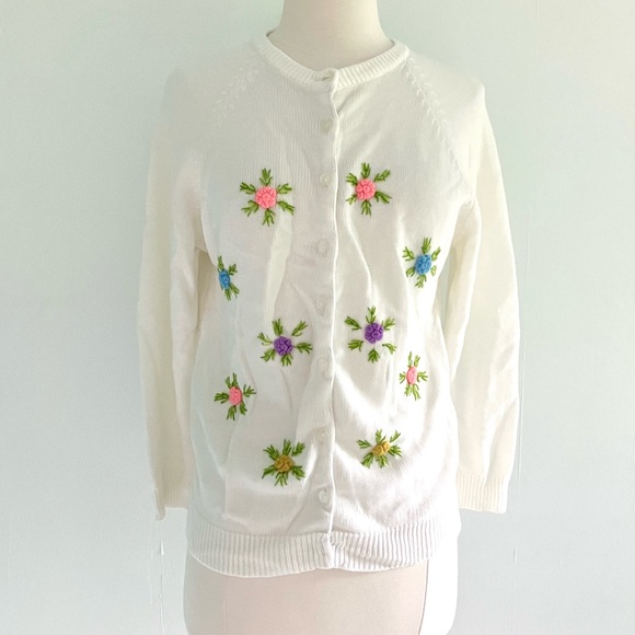 Vintage | Sweaters | Vintage 6s White Embroidered Flowers Floral ...
